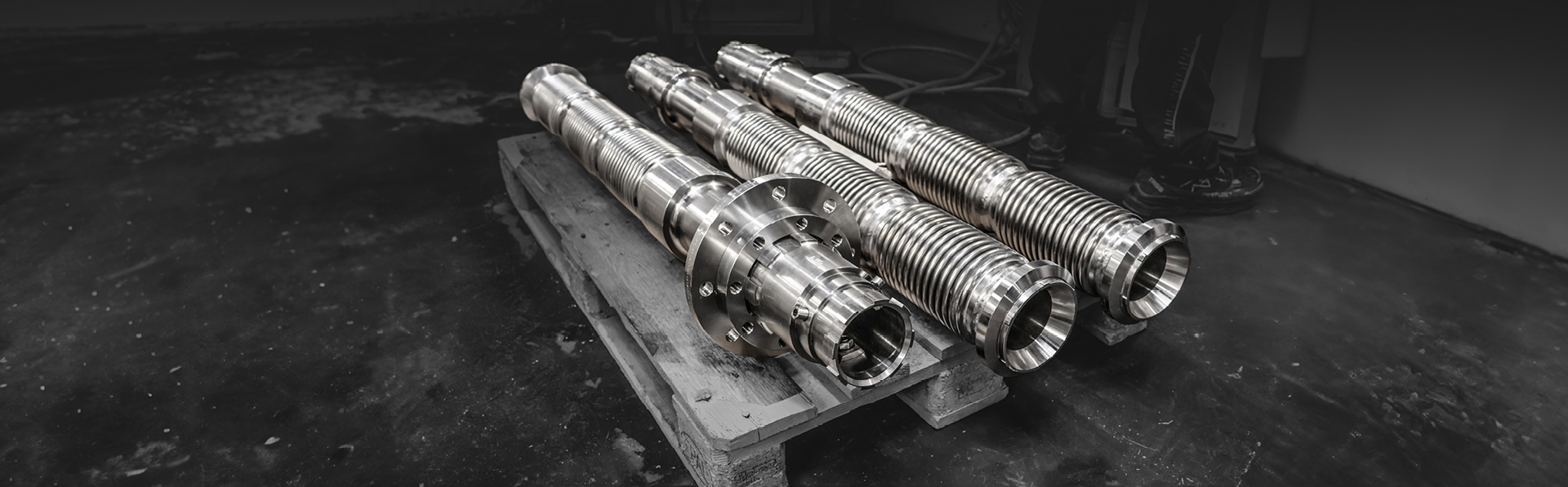 Triple Axial Expansion Joints with interlocking flow liner